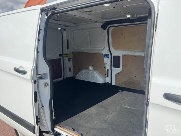 Ford Transit Custom 2018 in Kaunas on AUTOMOTO.COM.LV White Ford Transit Custom 2018 in Kaunas, with an engine capacity of 2.00 L and mileage of 243 thousand km for 6999 €, photo 9 on AUTOMOTO.COM.LV