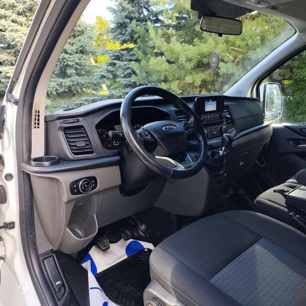 Ford Transit Custom 2018 in Utena on AUTOMOTO.COM.LV White Ford Transit Custom 2018 in Utena, with an engine capacity of 2.00 L and mileage of 227 thousand km for 14600 €, photo 9 on AUTOMOTO.COM.LV