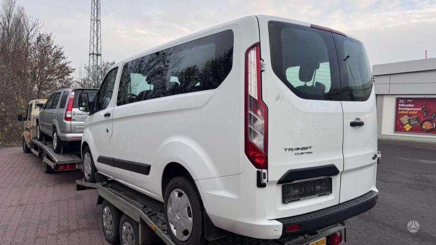 White Ford Transit Custom 2019 in Kelme, with an engine capacity of 2.00 L and mileage of 228 thousand km for 11300 €, photo 2 on AUTOMOTO.COM.LV