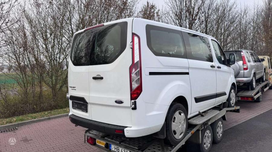 White Ford Transit Custom 2019 in Kelme, with an engine capacity of 2.00 L and mileage of 228 thousand km for 11300 €, photo 4 on AUTOMOTO.COM.LV