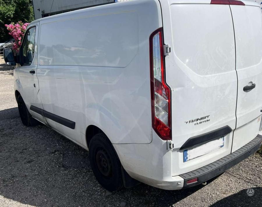 Balts Ford Transit Custom 2019 Tauragė, ar dzinēja tilpumu 2.00 L un nobraukumu 265 tūkst. km par 4990 €, foto 3 vietnē AUTOMOTO.COM.LV