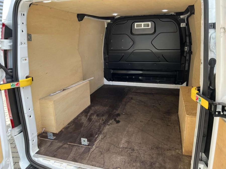 Balts Ford Transit Custom 2019 Tauragė, ar dzinēja tilpumu 2.00 L un nobraukumu 270 tūkst. km par 7900 €, foto 13 vietnē AUTOMOTO.COM.LV
