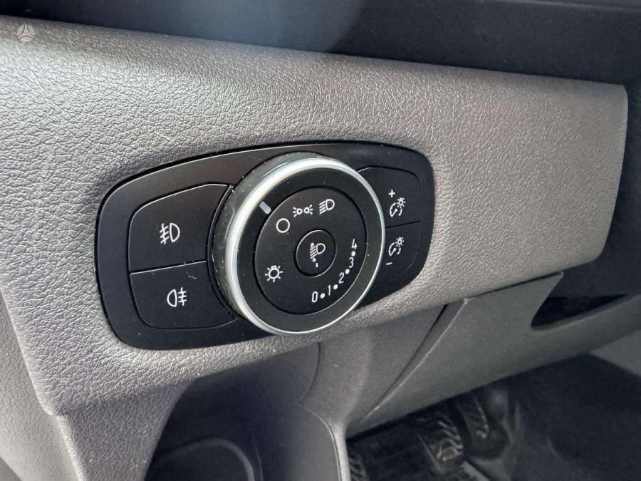 White Ford Transit Custom 2019 in Marijampole, with an engine capacity of 0.00 L and mileage of 143 thousand km for 14250 €, photo 17 on AUTOMOTO.COM.LV