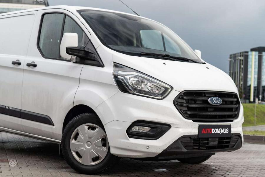 White Ford Transit Custom 2019 in Vilnius, with an engine capacity of 2.00 L and mileage of 220 thousand km for 10000 €, photo 3 on AUTOMOTO.COM.LV
