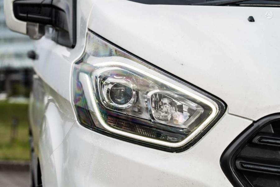 White Ford Transit Custom 2019 in Vilnius, with an engine capacity of 2.00 L and mileage of 220 thousand km for 10000 €, photo 5 on AUTOMOTO.COM.LV
