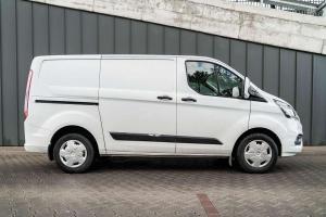 White Ford Transit Custom 2019 in Vilnius, with an engine capacity of 2.00 L and mileage of 220 thousand km for 10000 €, photo 9 on AUTOMOTO.COM.LV