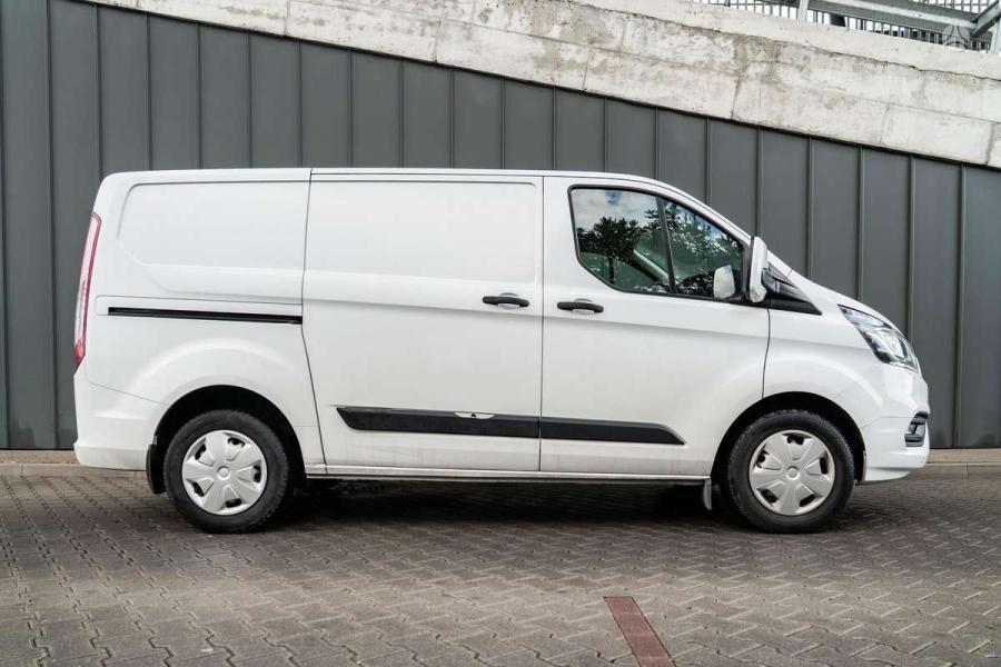 White Ford Transit Custom 2019 in Vilnius, with an engine capacity of 2.00 L and mileage of 220 thousand km for 10000 €, photo 9 on AUTOMOTO.COM.LV