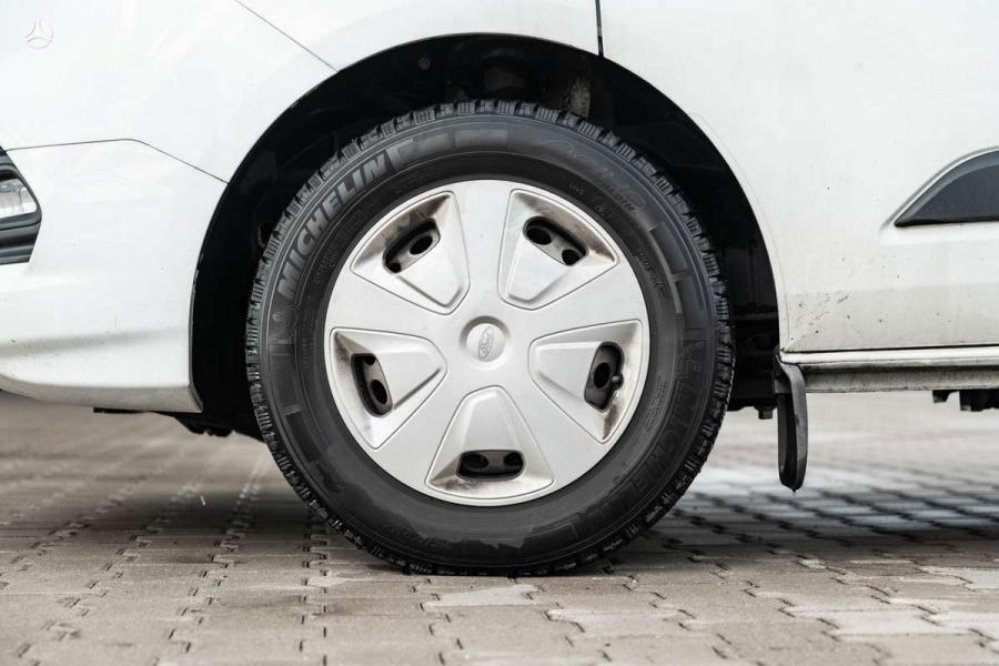 White Ford Transit Custom 2019 in Vilnius, with an engine capacity of 2.00 L and mileage of 220 thousand km for 10000 €, photo 13 on AUTOMOTO.COM.LV