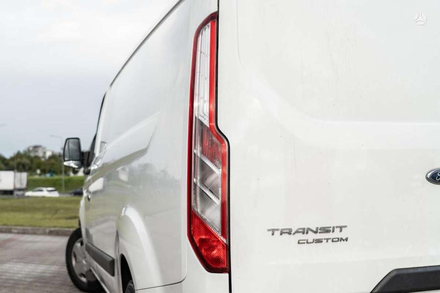 White Ford Transit Custom 2019 in Vilnius, with an engine capacity of 2.00 L and mileage of 220 thousand km for 10000 €, photo 18 on AUTOMOTO.COM.LV