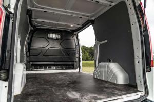 White Ford Transit Custom 2019 in Vilnius, with an engine capacity of 2.00 L and mileage of 220 thousand km for 10000 €, photo 25 on AUTOMOTO.COM.LV