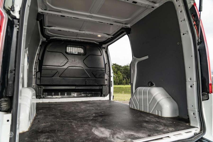 White Ford Transit Custom 2019 in Vilnius, with an engine capacity of 2.00 L and mileage of 220 thousand km for 10000 €, photo 25 on AUTOMOTO.COM.LV
