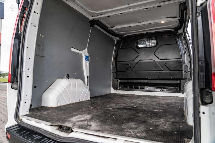 White Ford Transit Custom 2019 in Vilnius, with an engine capacity of 2.00 L and mileage of 220 thousand km for 10000 €, photo 26 on AUTOMOTO.COM.LV