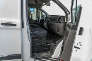 White Ford Transit Custom 2019 in Vilnius, with an engine capacity of 2.00 L and mileage of 220 thousand km for 10000 €, photo 29 on AUTOMOTO.COM.LV