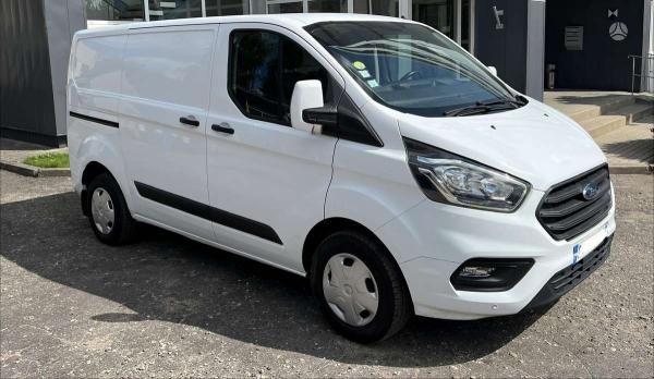 White Ford Transit Custom 2019 in Taurage, with an engine capacity of 2.00 L and mileage of 265 thousand km for 7700 €, photo 4 on AUTOMOTO.COM.LV