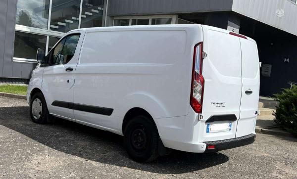 White Ford Transit Custom 2019 in Taurage, with an engine capacity of 2.00 L and mileage of 265 thousand km for 7700 €, photo 5 on AUTOMOTO.COM.LV