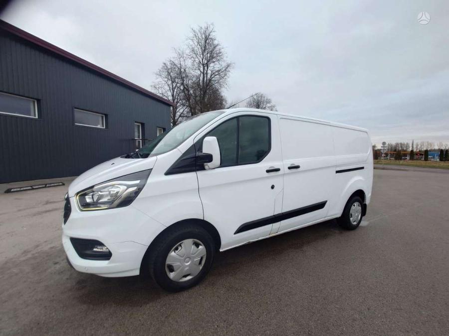 White Ford Transit Custom 2020 in Taurage, with an engine capacity of 2.00 L and mileage of 210 thousand km for 10648 €, photo 1 on AUTOMOTO.COM.LV