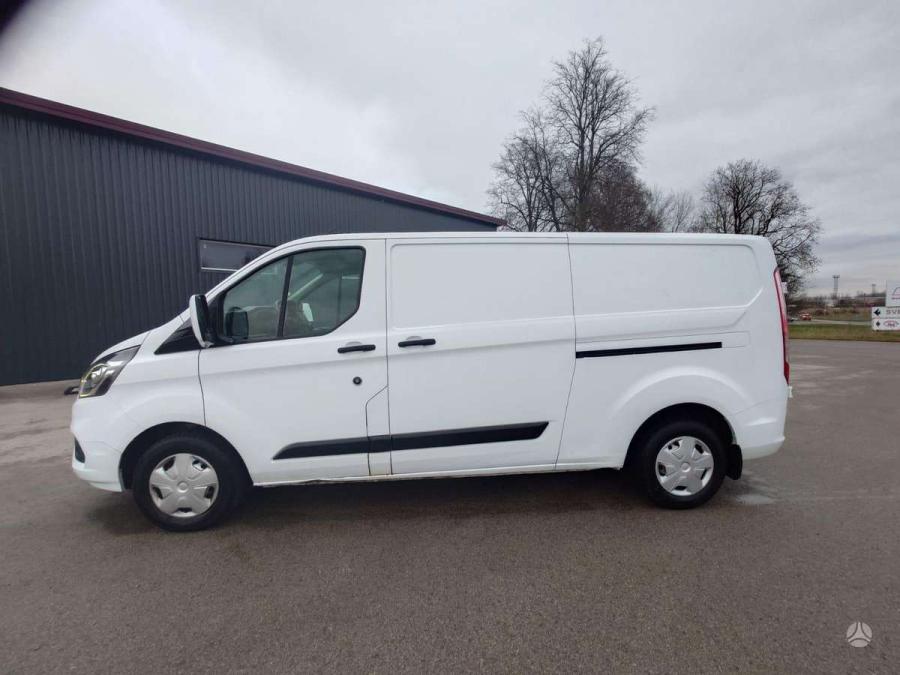 White Ford Transit Custom 2020 in Taurage, with an engine capacity of 2.00 L and mileage of 210 thousand km for 10648 €, photo 2 on AUTOMOTO.COM.LV