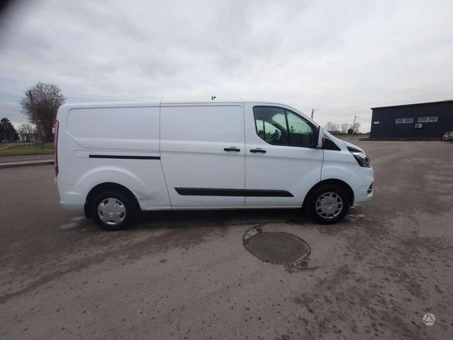 White Ford Transit Custom 2020 in Taurage, with an engine capacity of 2.00 L and mileage of 210 thousand km for 10648 €, photo 5 on AUTOMOTO.COM.LV
