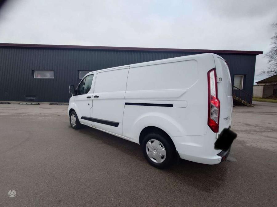 White Ford Transit Custom 2020 in Taurage, with an engine capacity of 2.00 L and mileage of 210 thousand km for 10648 €, photo 9 on AUTOMOTO.COM.LV