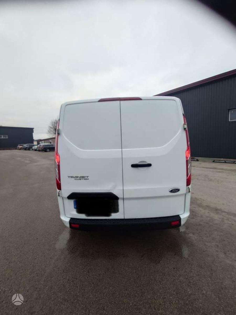 White Ford Transit Custom 2020 in Taurage, with an engine capacity of 2.00 L and mileage of 210 thousand km for 10648 €, photo 11 on AUTOMOTO.COM.LV