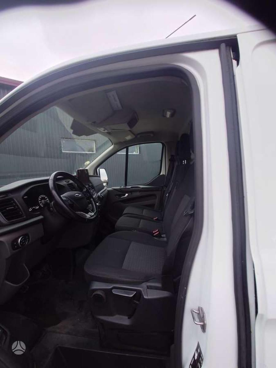 White Ford Transit Custom 2020 in Taurage, with an engine capacity of 2.00 L and mileage of 210 thousand km for 10648 €, photo 12 on AUTOMOTO.COM.LV