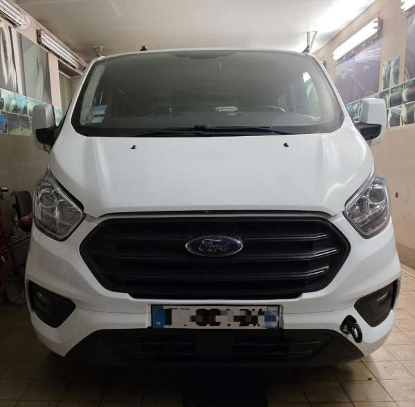 White Ford Transit Custom 2020 in Taurage, with an engine capacity of 2.00 L and mileage of 214 thousand km for 10600 €, photo 1 on AUTOMOTO.COM.LV
