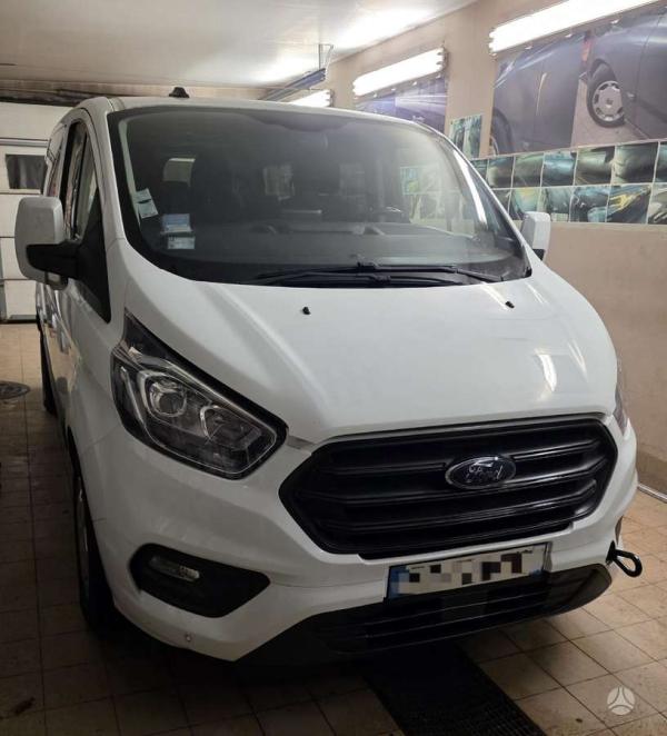 White Ford Transit Custom 2020 in Taurage, with an engine capacity of 2.00 L and mileage of 214 thousand km for 10600 €, photo 2 on AUTOMOTO.COM.LV