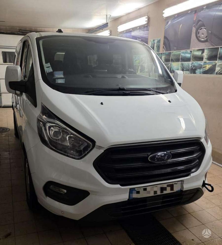 White Ford Transit Custom 2020 in Taurage, with an engine capacity of 2.00 L and mileage of 214 thousand km for 10600 €, photo 2 on AUTOMOTO.COM.LV