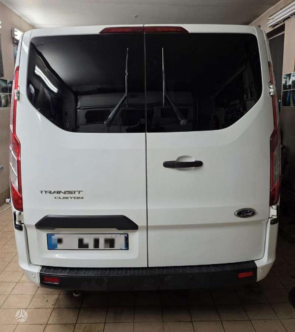 White Ford Transit Custom 2020 in Taurage, with an engine capacity of 2.00 L and mileage of 214 thousand km for 10600 €, photo 4 on AUTOMOTO.COM.LV