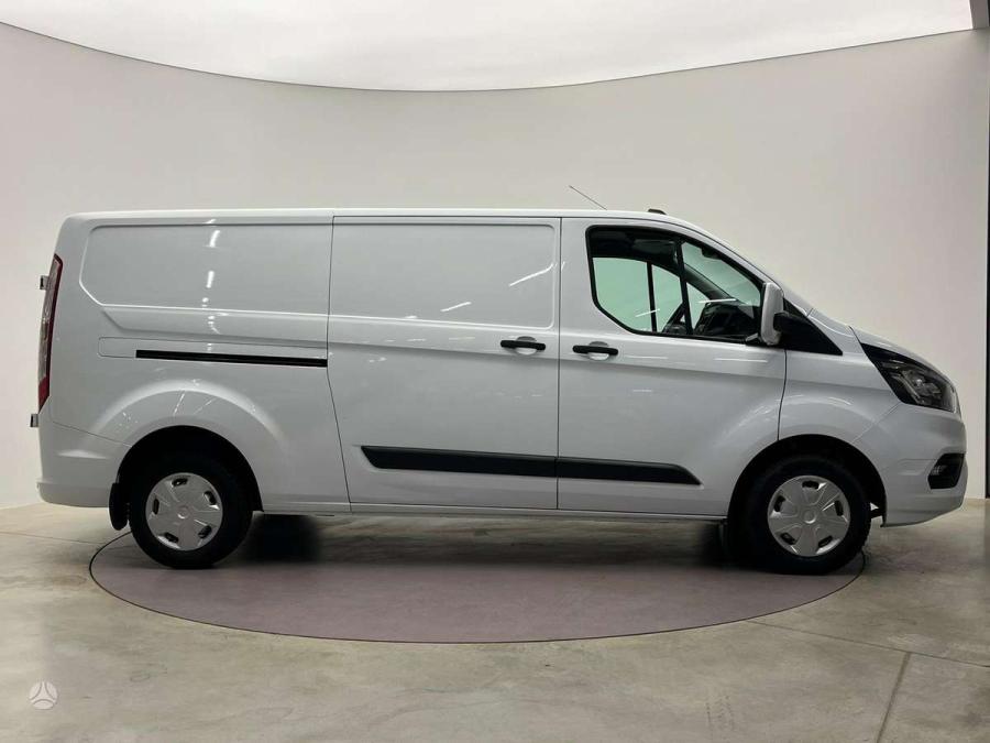 White Ford Transit Custom 2020 in Panevezys, with an engine capacity of 2.00 L and mileage of 142 thousand km for 11990 €, photo 4 on AUTOMOTO.COM.LV