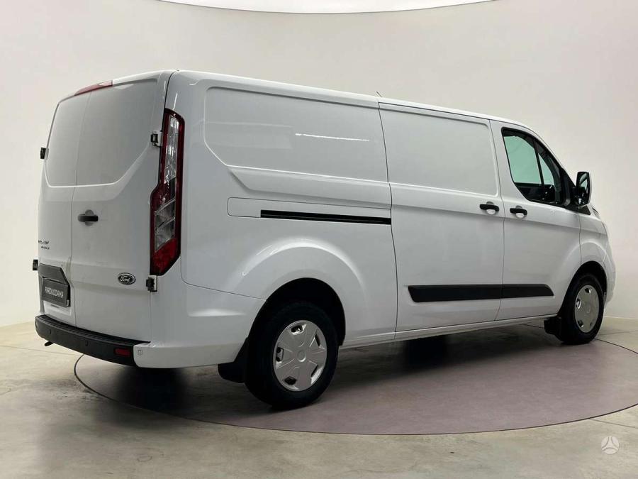 White Ford Transit Custom 2020 in Panevezys, with an engine capacity of 2.00 L and mileage of 142 thousand km for 11990 €, photo 8 on AUTOMOTO.COM.LV