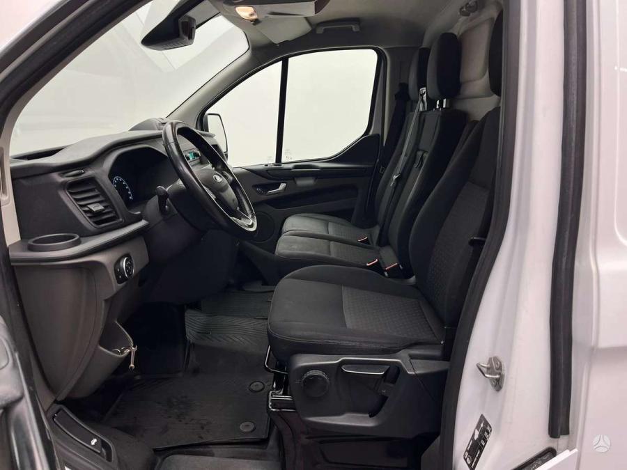 White Ford Transit Custom 2020 in Panevezys, with an engine capacity of 2.00 L and mileage of 142 thousand km for 11990 €, photo 9 on AUTOMOTO.COM.LV