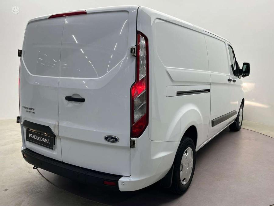 White Ford Transit Custom 2020 in Panevezys, with an engine capacity of 2.00 L and mileage of 142 thousand km for 11990 €, photo 33 on AUTOMOTO.COM.LV