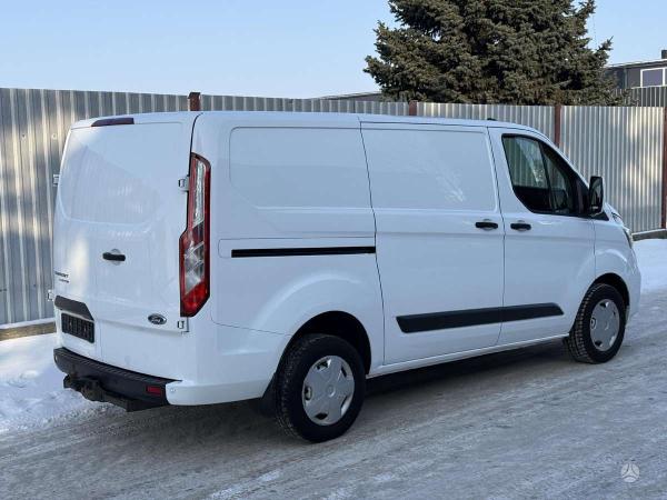 White Ford Transit Custom 2020 in Vilkaviskis, with an engine capacity of 2.00 L and mileage of 59 thousand km for 13673 €, photo 4 on AUTOMOTO.COM.LV