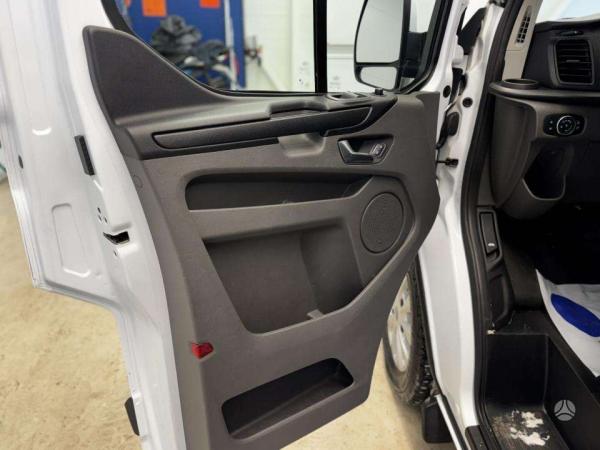 White Ford Transit Custom 2020 in Radviliskis, with an engine capacity of 2.00 L and mileage of 143 thousand km for 15669 €, photo 10 on AUTOMOTO.COM.LV