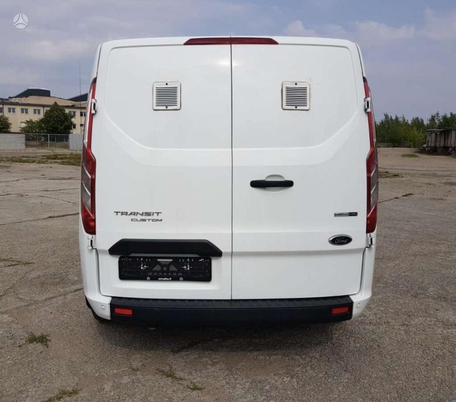 White Ford Transit Custom 2020 in Siauliai, with an engine capacity of 2.00 L and mileage of 306 thousand km for 8900 €, photo 6 on AUTOMOTO.COM.LV