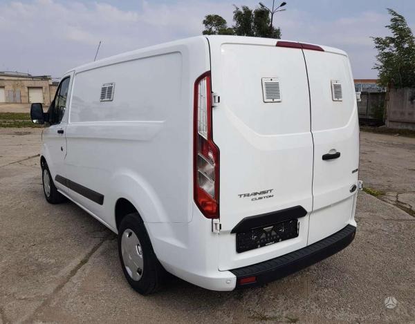 White Ford Transit Custom 2020 in Siauliai, with an engine capacity of 2.00 L and mileage of 306 thousand km for 8900 €, photo 6 on AUTOMOTO.COM.LV