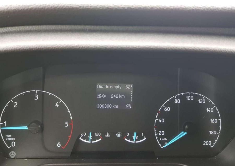 White Ford Transit Custom 2020 in Siauliai, with an engine capacity of 2.00 L and mileage of 306 thousand km for 8900 €, photo 14 on AUTOMOTO.COM.LV