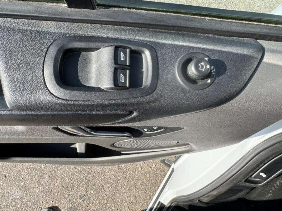 White Ford Transit Custom 2020 in Radviliskis, with an engine capacity of 2.00 L and mileage of 158 thousand km for 14459 €, photo 15 on AUTOMOTO.COM.LV