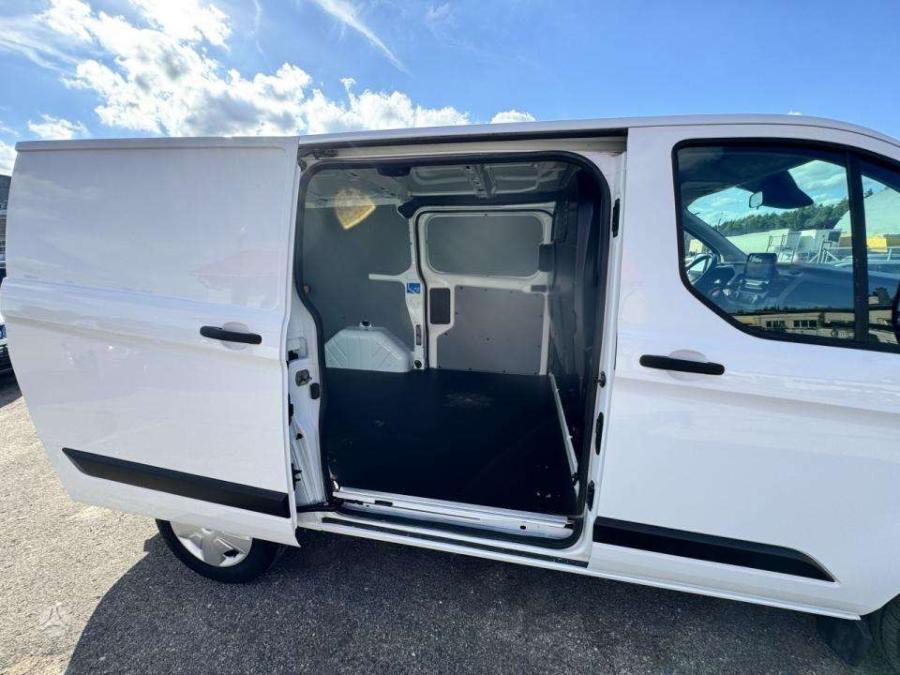 White Ford Transit Custom 2020 in Radviliskis, with an engine capacity of 2.00 L and mileage of 158 thousand km for 14459 €, photo 23 on AUTOMOTO.COM.LV