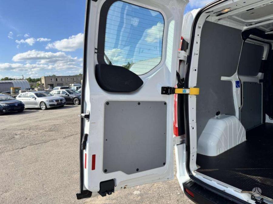 White Ford Transit Custom 2020 in Radviliskis, with an engine capacity of 2.00 L and mileage of 158 thousand km for 14459 €, photo 25 on AUTOMOTO.COM.LV