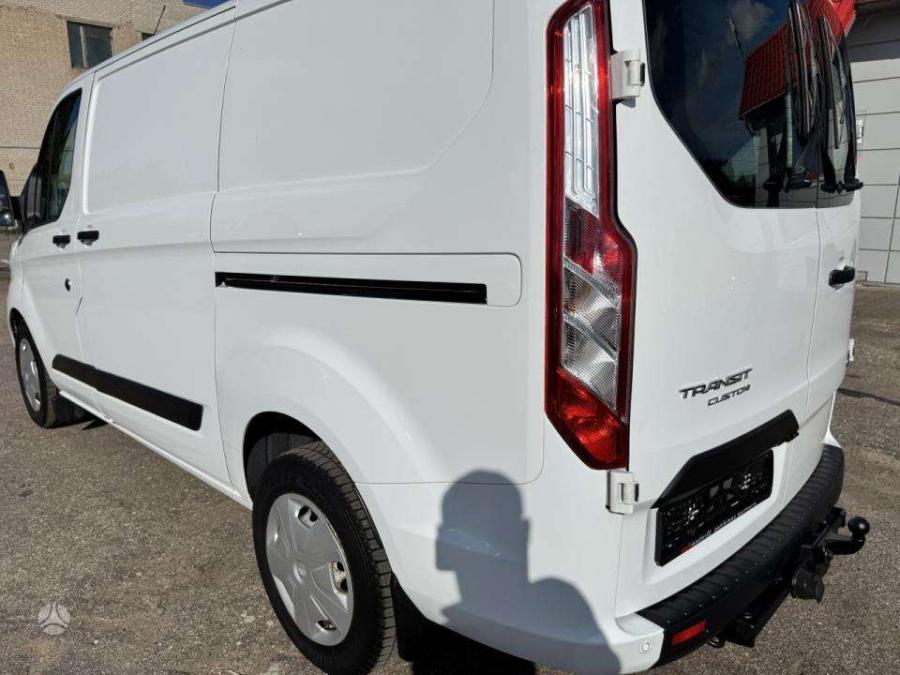 White Ford Transit Custom 2020 in Radviliskis, with an engine capacity of 2.00 L and mileage of 158 thousand km for 14459 €, photo 33 on AUTOMOTO.COM.LV