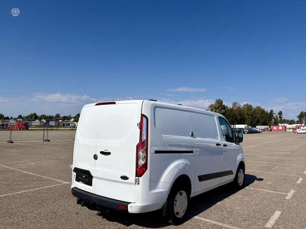 Ford Transit Custom 2020 in Vilnius on AUTOMOTO.COM.LV White Ford Transit Custom 2020 in Vilnius, with an engine capacity of 2.00 L and mileage of 89 thousand km for 14900 €, photo 7 on AUTOMOTO.COM.LV