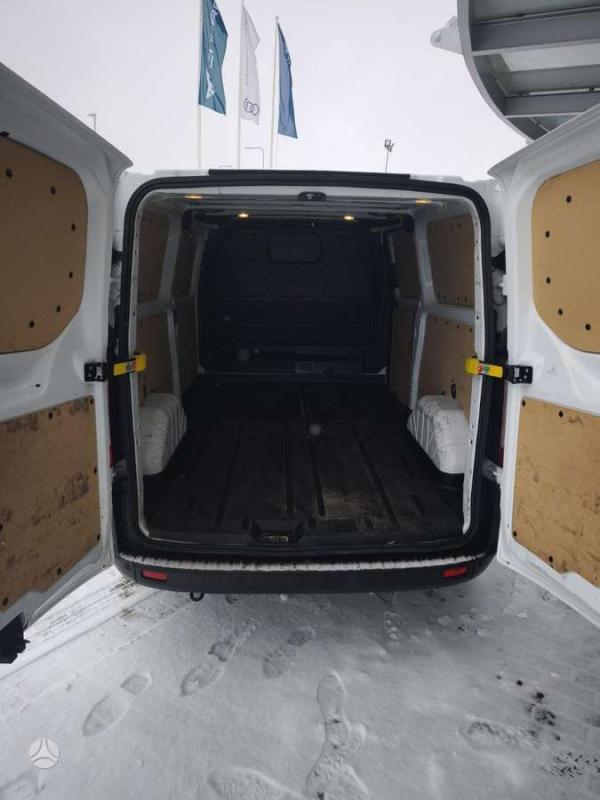 White Ford Transit Custom 2021 in Siauliai, with an engine capacity of 2.00 L and mileage of 197 thousand km for 13500 €, photo 11 on AUTOMOTO.COM.LV