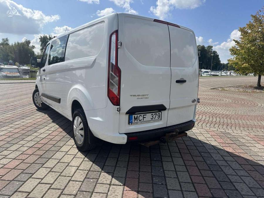 White Ford Transit Custom 2021 in Silute, with an engine capacity of 2.00 L and mileage of 153 thousand km for 14990 €, photo 5 on AUTOMOTO.COM.LV