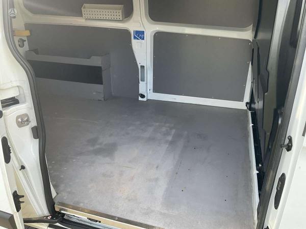 Ford Transit Custom 2021 Klaipėda vietnē Balts Ford Transit Custom 2021 Klaipėda, ar dzinēja tilpumu 2.00 L un nobraukumu 200 tūkst. km par 13800 €, foto 7 vietnē AUTOMOTO.COM.LV