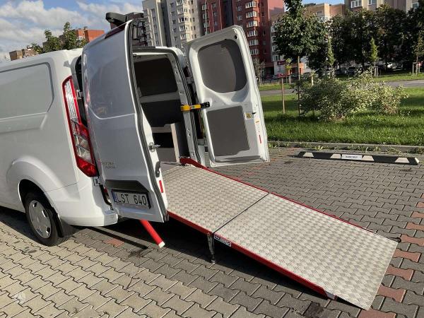 Ford Transit Custom 2021 Klaipėda vietnē Balts Ford Transit Custom 2021 Klaipėda, ar dzinēja tilpumu 2.00 L un nobraukumu 200 tūkst. km par 13800 €, foto 10 vietnē AUTOMOTO.COM.LV