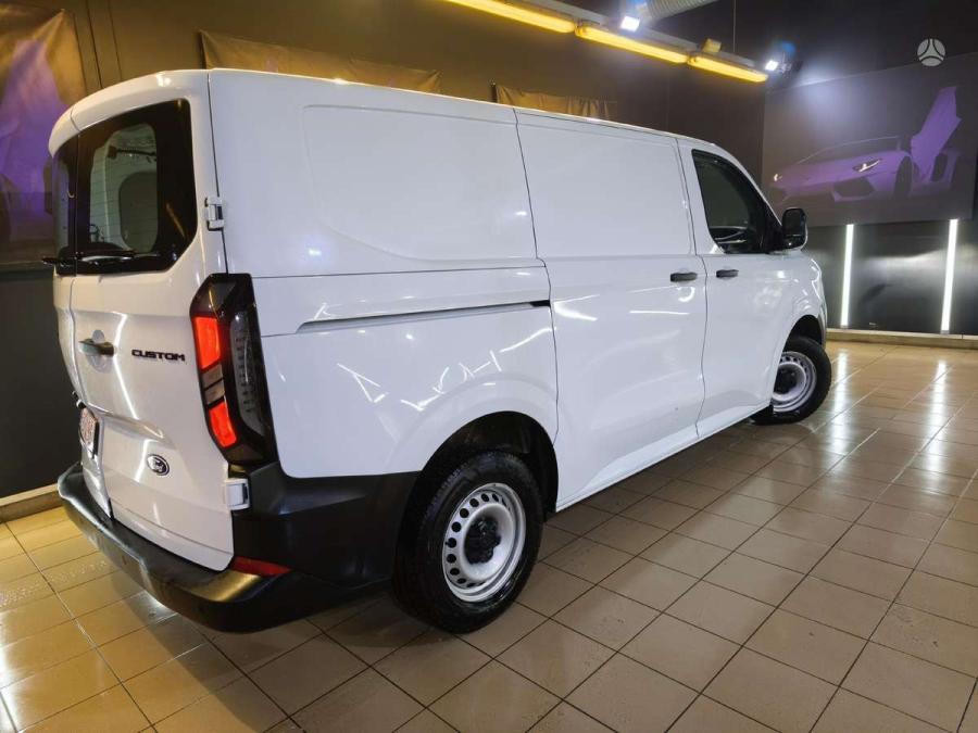 White Ford Transit Custom 2024 in Vilnius, with an engine capacity of 2.00 L and mileage of 17 thousand km for 17950 €, photo 3 on AUTOMOTO.COM.LV