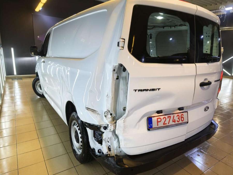 White Ford Transit Custom 2024 in Vilnius, with an engine capacity of 2.00 L and mileage of 17 thousand km for 17950 €, photo 5 on AUTOMOTO.COM.LV