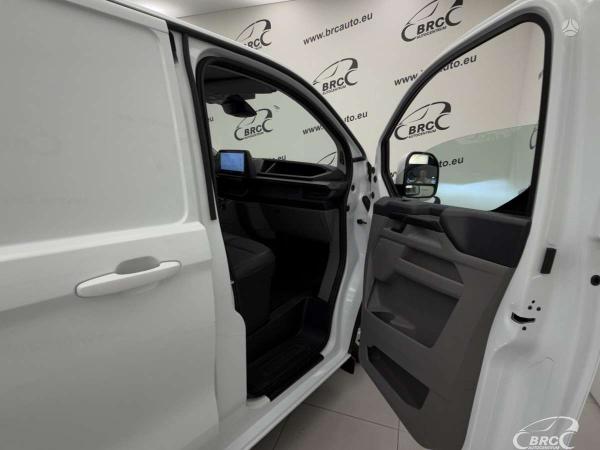 Ford Transit Custom 2024 in Vilnius on AUTOMOTO.COM.LV White Ford Transit Custom 2024 in Vilnius, with an engine capacity of 2.00 L and mileage of 27 thousand km for 26900 €, photo 10 on AUTOMOTO.COM.LV